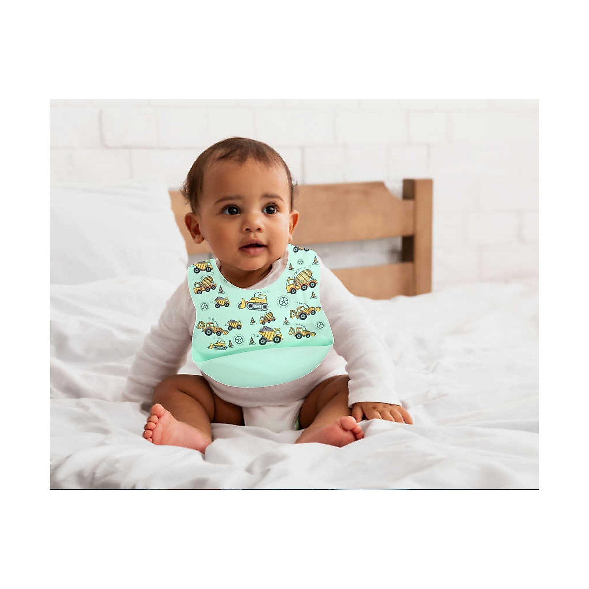 SAORI Corp. Silicone Feeding Bibs |Silicone Bib, Unisex, Storage Pocket | Dishwasher Safe Waterproof Adjustable. Flexibles(Santa)