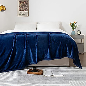 DOSSAC Fleece Blankets King Size for All Season 350GSM Luxury Lightweight Anti-Static Fuzzy Soft Microfiber Blanket for Bed, Sofa, Couch, Travel, Camping (Navy Blue King)