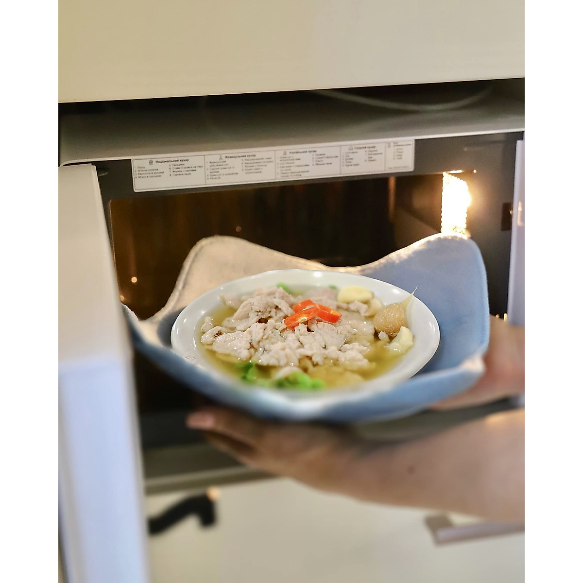 Set of 4 Plate Huggers - Microwave Plate Holder - Reusable Large Bowl Holders - Washable Microwave Plate Hugger - for Hot and Cold Bowls, Dishes and Plate Holders for Microwave (Grey)