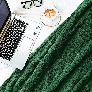 BOPRIO Throw Blanket Fuzzy Plaid Blanket for Sofa Couch or Bed, Throw Size 330GSM Luxury Fleece Soft Warm Blanket for All Seasons, 50 x 60 Inch Green
