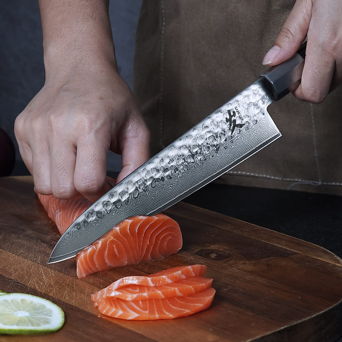 SAMCOOK Japanese Chef Knife - 8 Inch Professional Hand Forged Gyuto Knife - VG-10 Damascus High Carbon Stainless Steel Kitchen Cooking knife - Ergonomic Black Sandalwood Handle with Gift Box