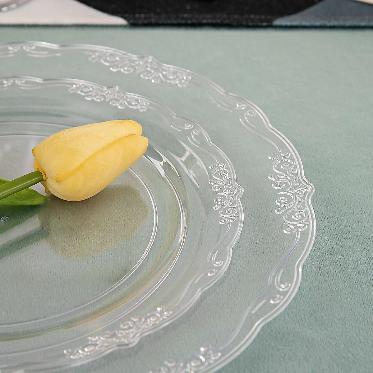 U-QE 100 Pieces Clear Plastic Plates - Clear Disposable Plates - Premium Hard Clear Plates for Party, Holiday and Party Use Including 50 Dinner Plates 10.25 '' & 50 Dessert Plates 7.5 ''