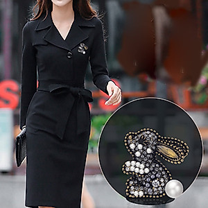 Brooch for Friends Rabbit Fashion Pin Cloth Men Beautiful Women Gifts Bunny Decoration Jackets Brooch Stocking Initial Pin (B, One Size)