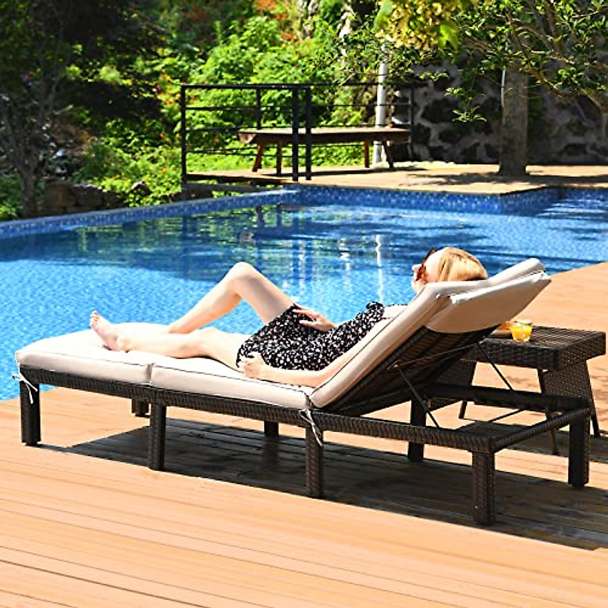 Tangkula Rattan Wicker Chaise Lounge Chair, Outdoor Patio Lounger Recliner Chair w/Adjustable Backrest, Heavy-Duty Reclining Chair Sunbed with Thick Zippered Cushion for Garden Yard Patio (1, Brown)