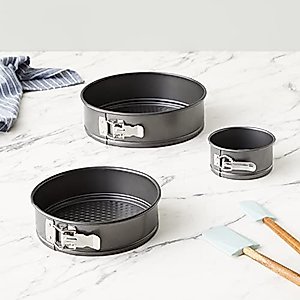 Amazon Basics Non-stick Springform Cake Tins (4'', 7'' and 9'') with Loose base (Set of 3)