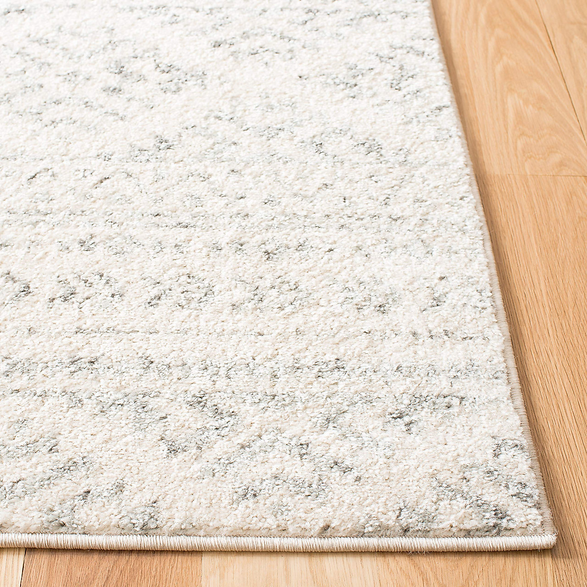 SAFAVIEH Tulum Collection Area Rug - 5'3" x 7'6", Ivory & Grey, Moroccan Boho Tribal Design, Non-Shedding & Easy Care, Ideal for High Traffic Areas in Living Room, Bedroom (TUL272A)