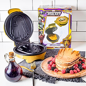 Uncanny Brands Marvel Groot Waffle Maker- I Am Groot On Your Waffles- Waffle Iron