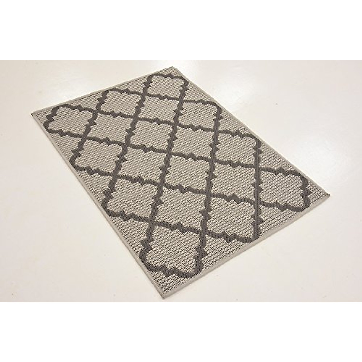 Unique Loom Outdoor Trellis Collection Geometric Moroccan Lattice Transitional Indoor and Outdoor Flatweave Gray/Silver Area Rug (2' 2 x 3' 0)