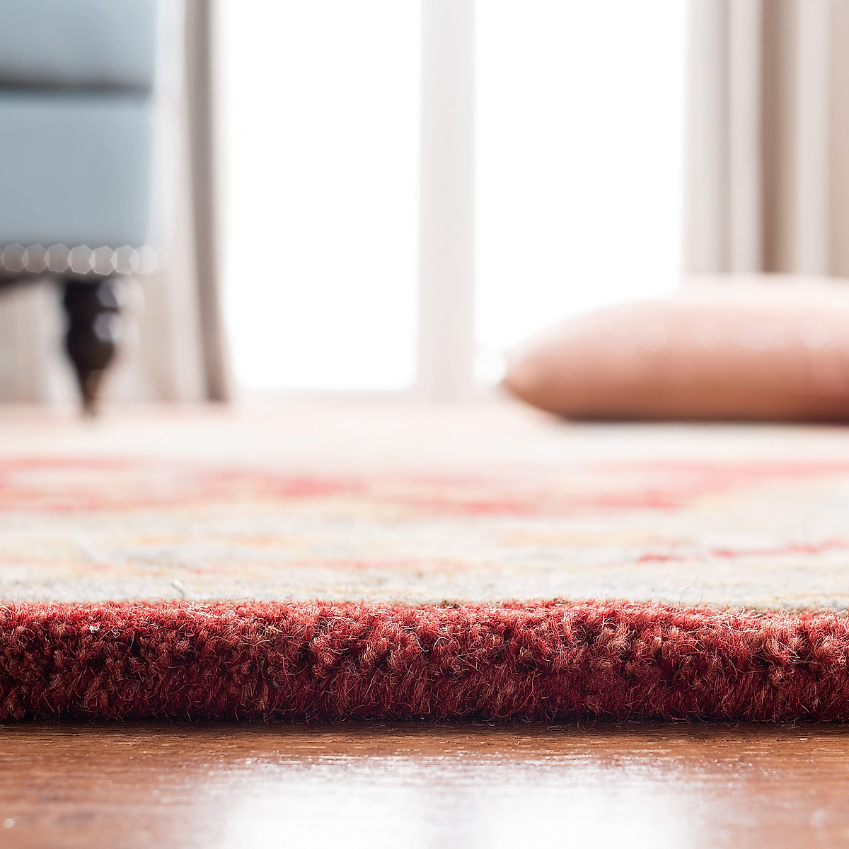 SAFAVIEH Antiquity Collection Area Rug - 8' x 10', Red & Grey, Handmade Traditional Oriental Wool, Ideal for High Traffic Areas in Living Room, Bedroom (AT520Q)