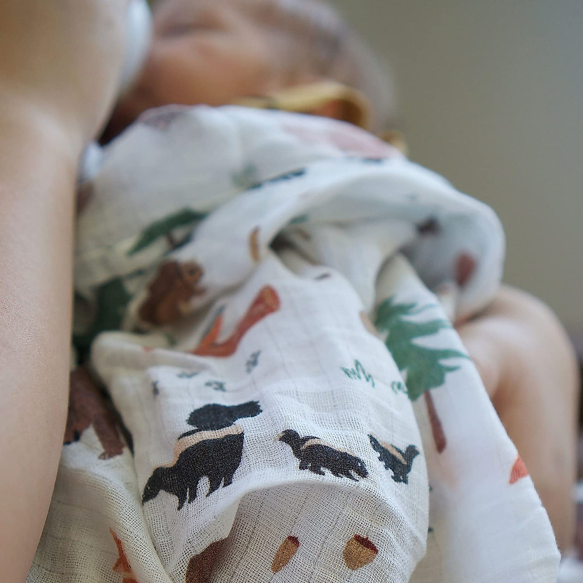 Red Rovr 100% Certified Organic Cotton Muslin Swaddle | Newborn Receiving Blanket | Baby Wrap | Boy, Girl, Unisex | Soft, Lightweight, Breathable | Burping, Nursing | 44" x 44" | Oatmeal Stripe