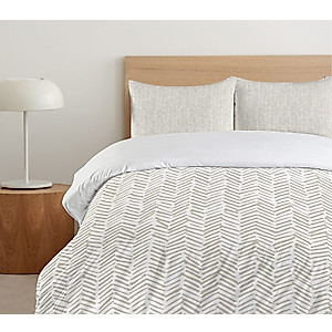 Lunarable Chevron Duvet Cover Set, Hand Drawn Monochrome Herringbone Lines Composition of Abstract Zigzags, Decorative 3 Piece Bedding Set with 2 Pillow Shams, King Size, Beige and White