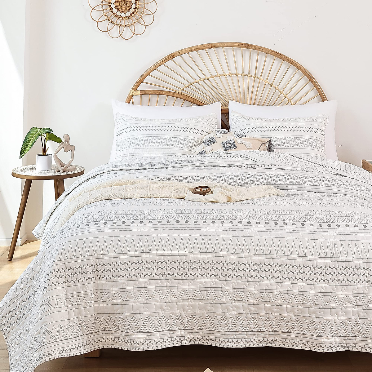 JANZAA Quilt Bedding Set Boho for All Season, 3 PCS Bedspreads Queen Size with Grey Geometry Pattern On White (Two Pillow Cases)