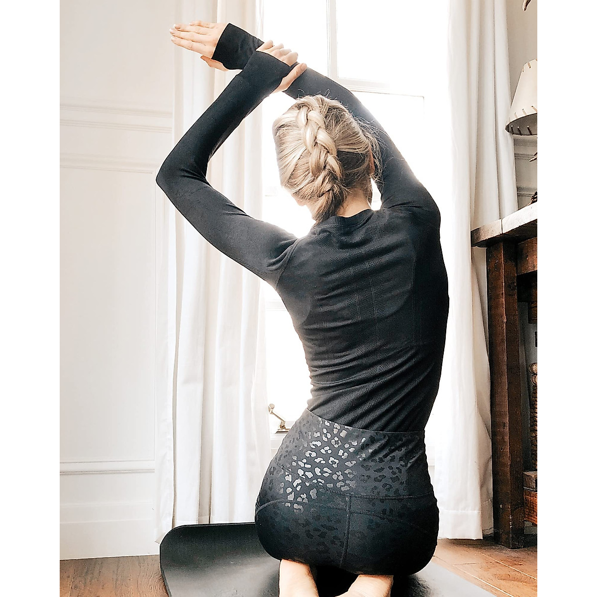 Stelle Womens Breathable Seamless Shirt with Thumb Holes for Yoga Sports Running Workout Athletic Slim Fit, Black, Small, Long Sleeve