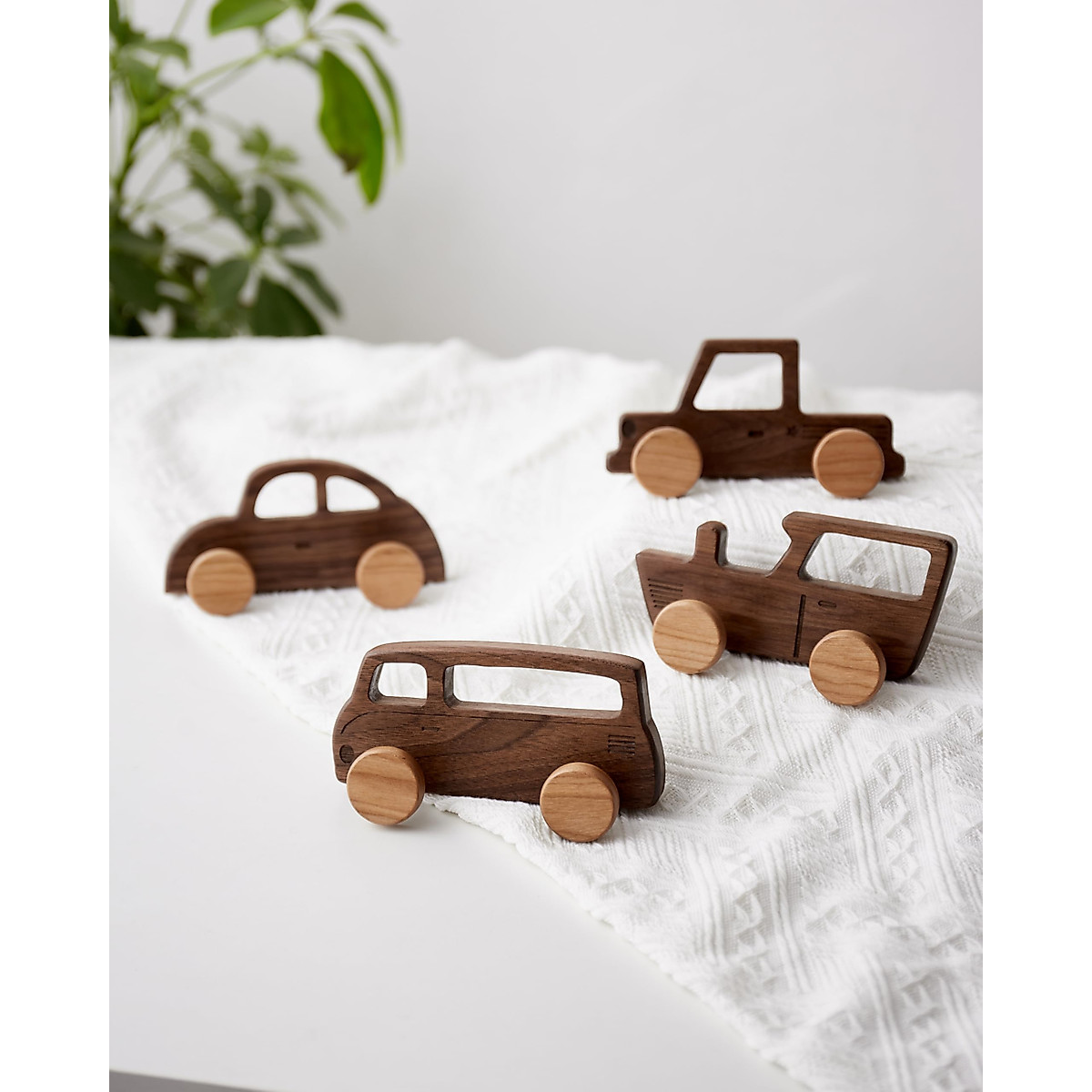 Vinoil Kids Coat Hooks Wall Mount, Walnut Car-Shaped Coat Rack Heavy Duty for Bathrooms,Kids’ Room,Door,Nursery,Entryway, 4 Pack Wood Wall Hooks for Hanging Hats,Backpacks,Towels,Keys&Clothes