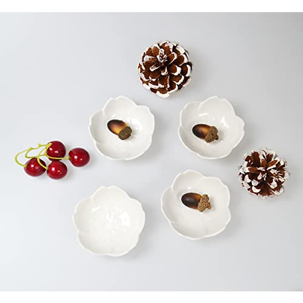 WAIT FLY Beautiful 3 Inches Sakura Shaped Ceramics Seasoning Dishes/Tea Bag Holders/Ketchup Saucer/Appetizer Plates/Vinegar Spice Salad Soy Sushi Wasabi Seasoning Dipping Bowls, White/ Pink, Set of 4