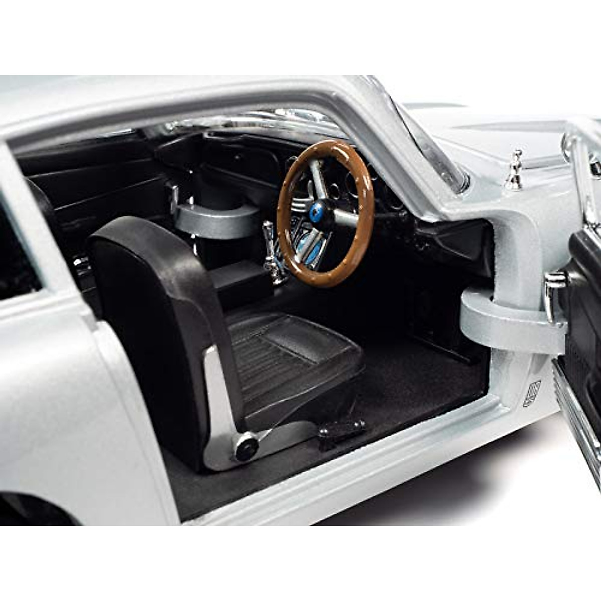 Auto World James Bond 1965 Aston Martin DB5 Coupe (No Time to Die) 1:18 Diecast Model Kit