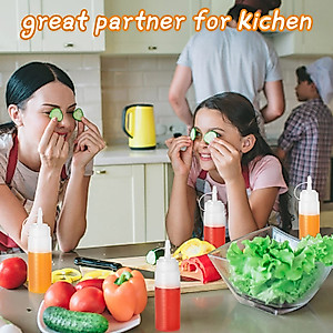 60 Pieces 4 oz Plastic Condiment Squeeze Bottles Small Squirt Bottles for Cooking with Twist on Cap Lids Clear Ketchup Bottles Squeeze Oil Syrup Sauce Dispenser Container for Food Barbecue Crafts