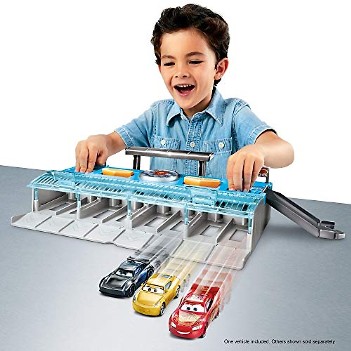 Mattel Disney and Pixar Cars Toys, Ultimate 2-in-1 Launcher & Carry Case with Lightning McQueen Toy Car, Launch 8 Vehicles Together