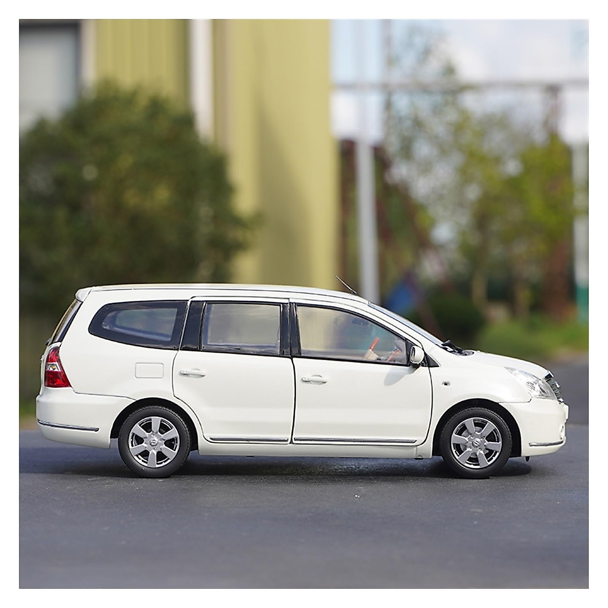 HAYCHE Alloy Resin Car Vehicle Model 1 18 Fit for Nissan Genesis Scale Static Die-cast Alloy Model Car Adult Display Photo Props Decoration Festive Deluxe Gift