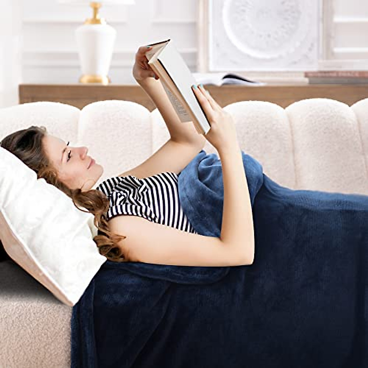 Bertte Plush Fleece Fuzzy Lightweight Super Soft Microfiber Flannel Couch, Bed, Sofa Ultra Luxurious Warm and Cozy for All Seasons Throw Blanket, 50"x60", Navy