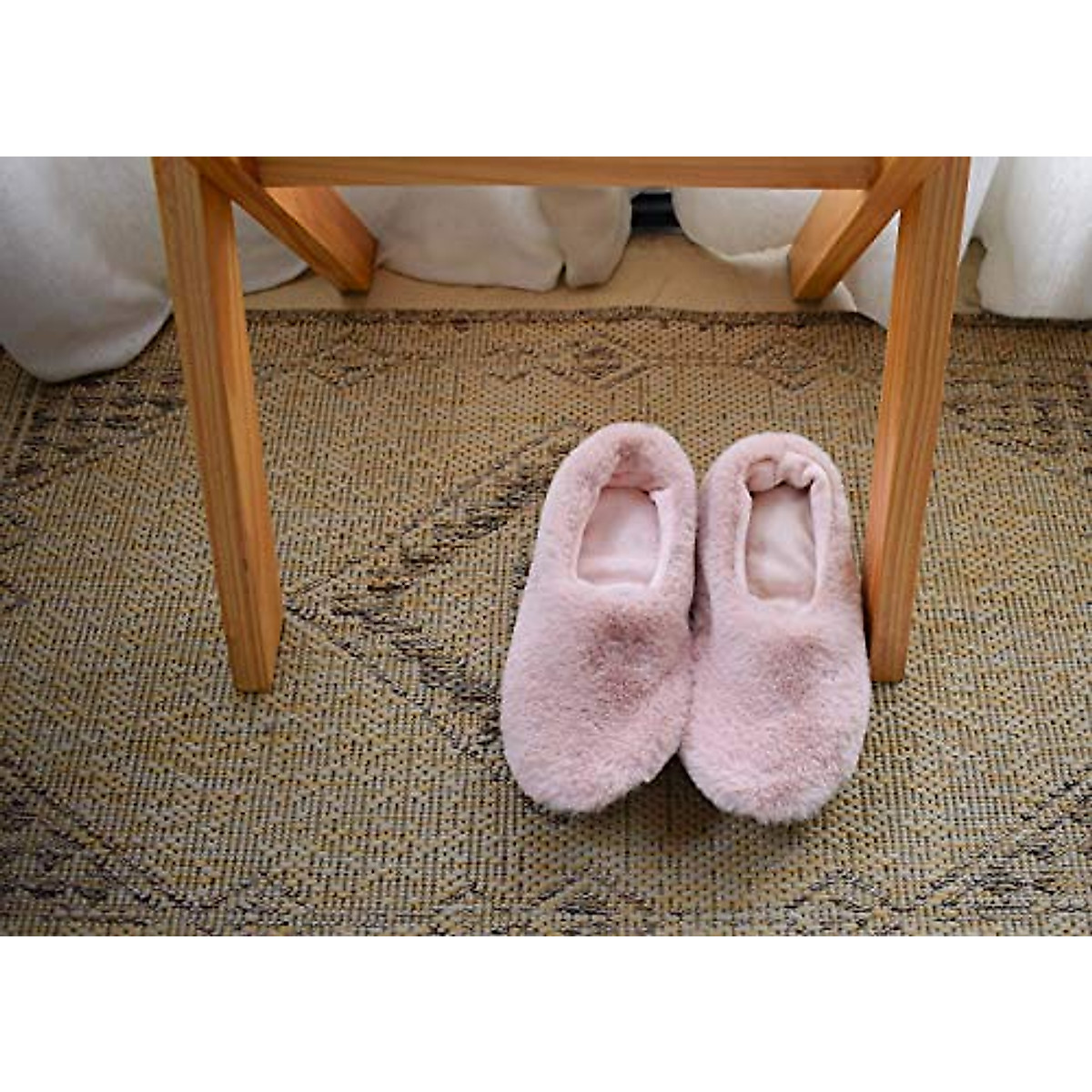 Pantuss dusty pink  ballerina style cozy indoor house slippers for women with relaxing herbal insoles filled with lavender and flax seeds for a warming aromatherapeutic effect.