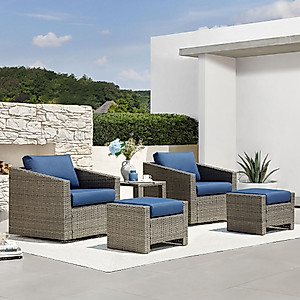 CHITA 5 Pieces Wicker Patio Furniture Set, Outdoor Conversation Set with 2 Pieces Rattan Swivel Chairs, 2 Pieces Ottomans, Thickened Cushions and Side Table, Blue Cushions with Grey Wicker