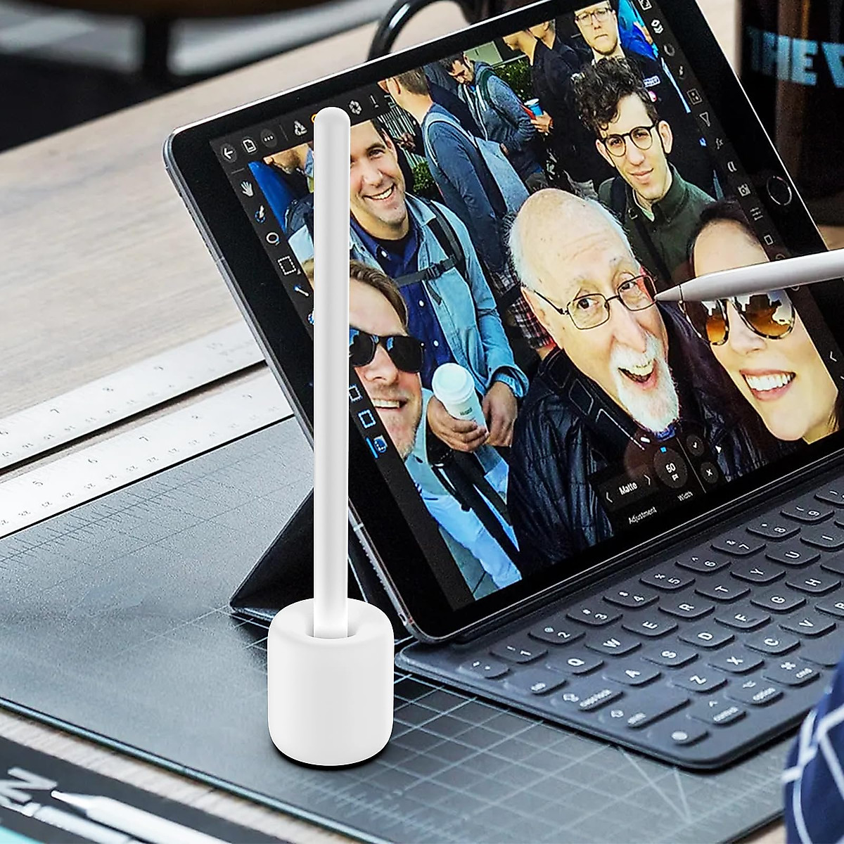 GeeRic Pencil Stand Compatible with Apple Pencil 1st, 2nd Generation, Elegant Holder with/Without Sleeve or Grip Durable Silicone Stand Tip Protection White