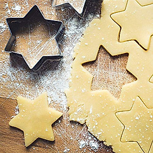 Cookie Cutters, 26 PCS Star Heart Cookie Cutters Shapes, TAOUNOA Metal Cookie Cutters for Christmas, for Kids, for Cakes, Muffins.