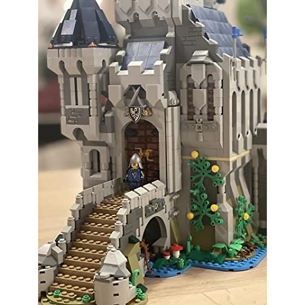 Street View Series MOC-101775 Medieval Castle MOC European Medieval Black Falcon Knight's Castle Assembled Building Blocks Educational Toy Set Compatible with L-e-g-o（3284PCS）