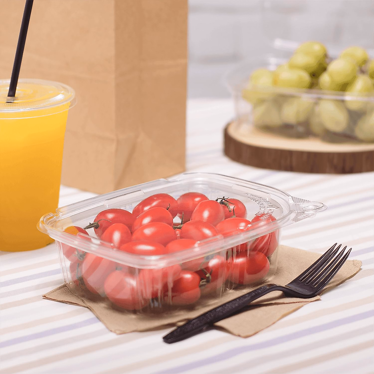 Karat 24oz PET Tamper Resistant Hinged Deli Container with Lid - 200 ct