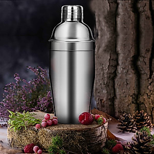 NewGF Cocktail Shaker, 25oz Martini Shaker Drink Shaker with Built In Strainer for Bartending, Stainless Steel Bar Shaker Large Bartender Shaker Margarita Mixer for Mixed Drinks