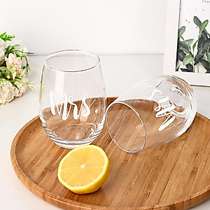 Futtumy 17 Oz Mrs and Mrs Wine Glass Set of 2, Lesbian Gifts, Engagement Gifts for Couples, Gifts for Newly Engaged Couples Her Wife Girlfriend, Lesbian Gifts for Birthday Anniversary Valentine's Day