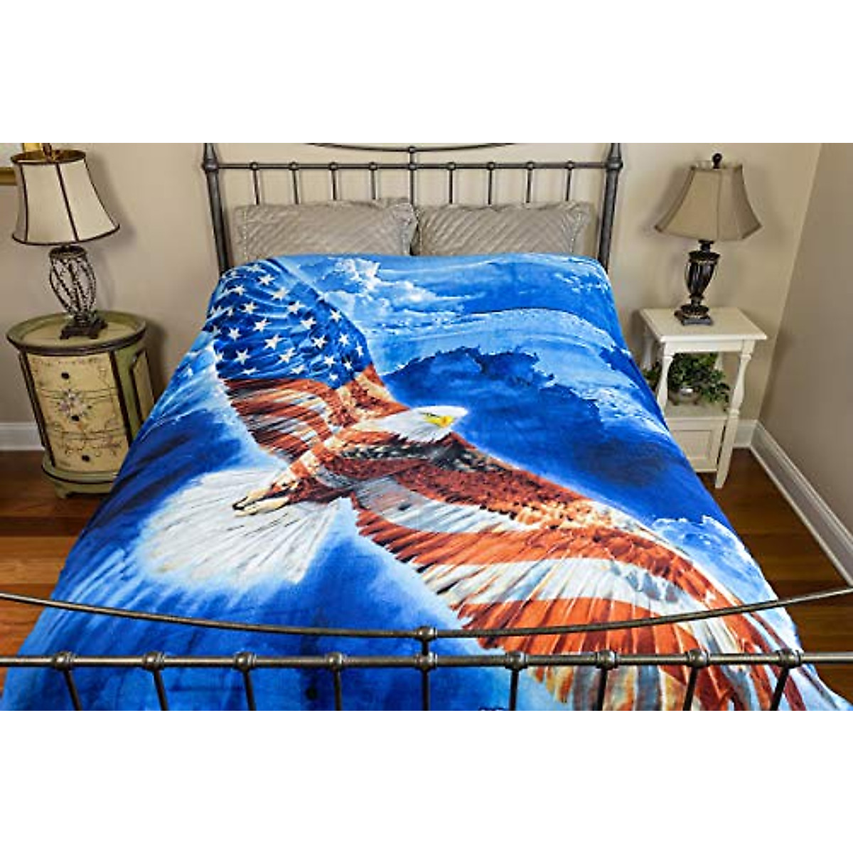 Dawhud Direct American Eagle Fleece Blanket for Bed, 75" x 90" Queen Size Eagle Fleece Throw Blanket for Men, Women and Kids - Super Soft Plush Eagle Blanket Throw Print Blanket for Eagle Lovers