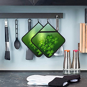Deaowangluo Good Luck Leaf Shamrock Clovers Pot Holders Sets, Kitchen Potholders for Cooking Baking BBQ Grilling (2-Piece Sets)