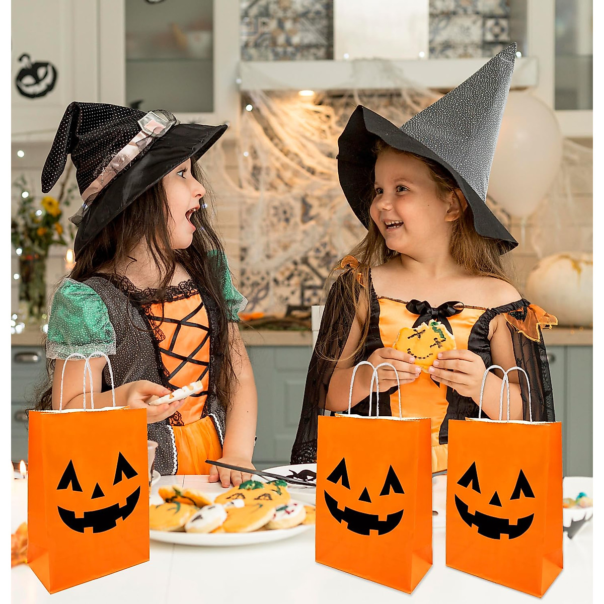 24 Pieces Halloween Pumpkin Gift Candy Bags, Halloween Paper Bags with Handle Trick or Treat Bags Party Favor for Halloween Party Decorations