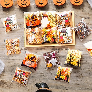 RICEDUO 200Pcs Halloween Candy Bags, Self-Adhesive Clear Cookie Treat Bags, Cellophane Plastic Gift Bags for Halloween Party Supplies, Homemade Crafts, and Snack Gift Packing (6 Styles)