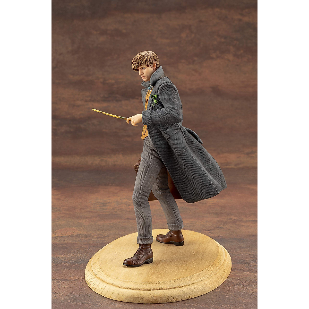 Kotobukiya SV229 Fantastic Beasts: The Crimes of Grindelwald: Newt Scamander Artfx+ Statue, Multicolor