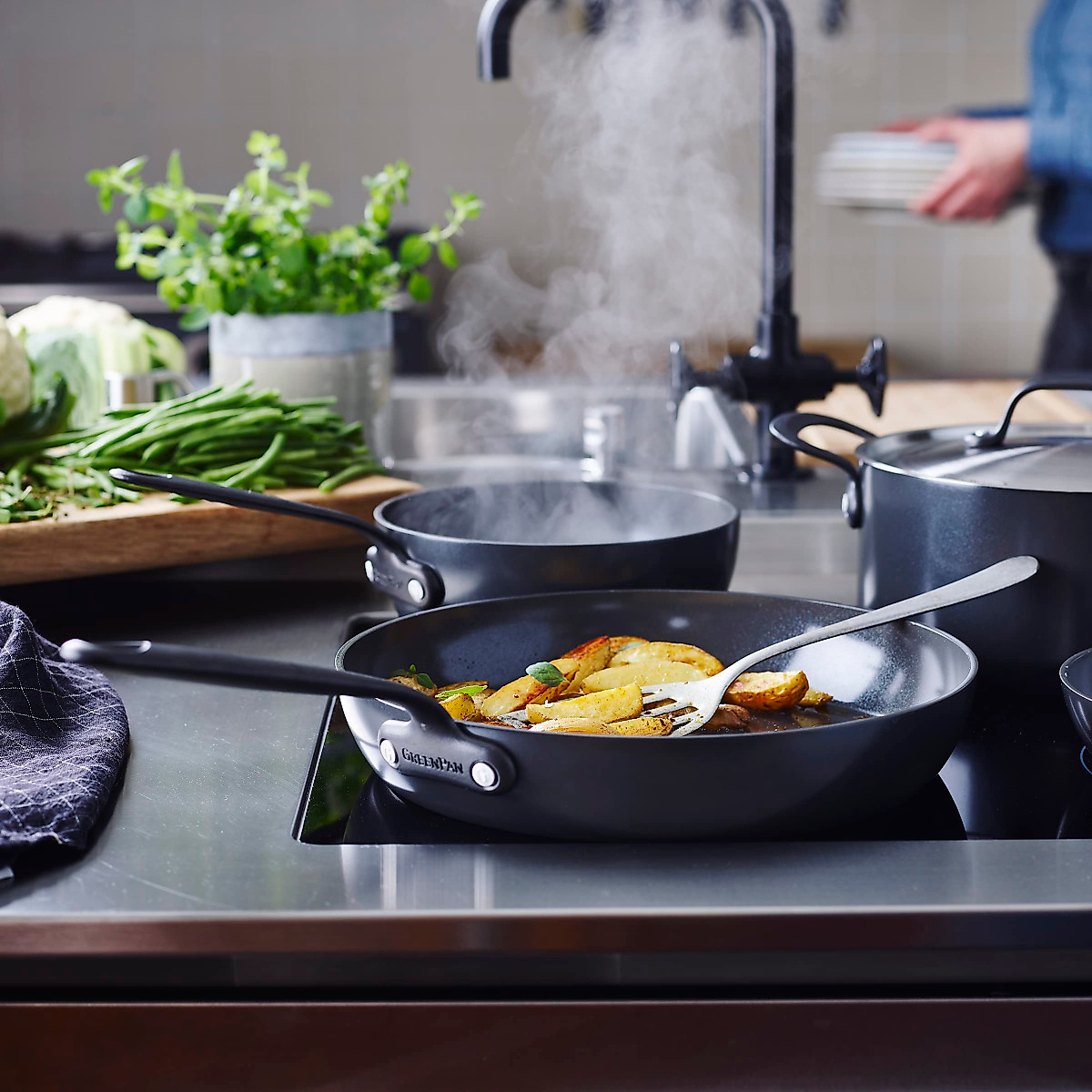 Greenpan Craft Healthy Ceramic Non-Stick Oval Fish Pan, 40 cm x 25 cm, PFAS-Free, Metal Safe, Cast Stainless Steel Handles, Induction Suitable, Oven Safe, Black