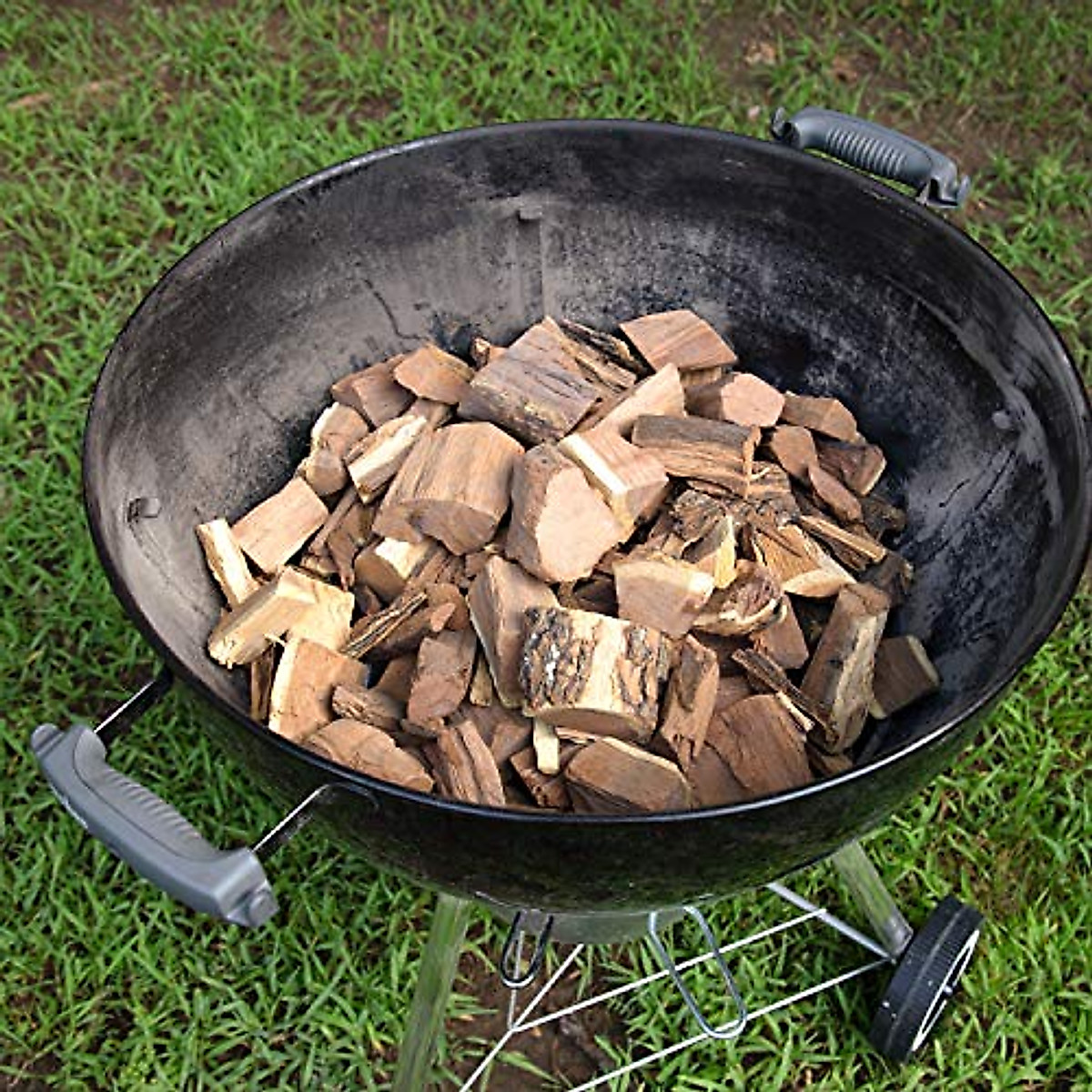 Camerons All Natural Apple Wood Chunks for Smoking Meat -840 Cu. In. Box, Approx 10 Pounds- Kiln Dried Large Cut BBQ Wood Chips for Smoker - Barbecue Chunks Smoker Accessories - Grilling Gifts for Men