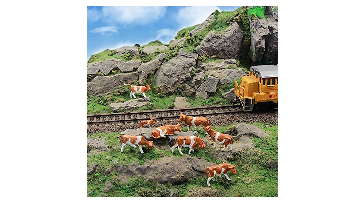 HO Scale Farm Animals Figure Set - Model Cows & Figures 36PCS