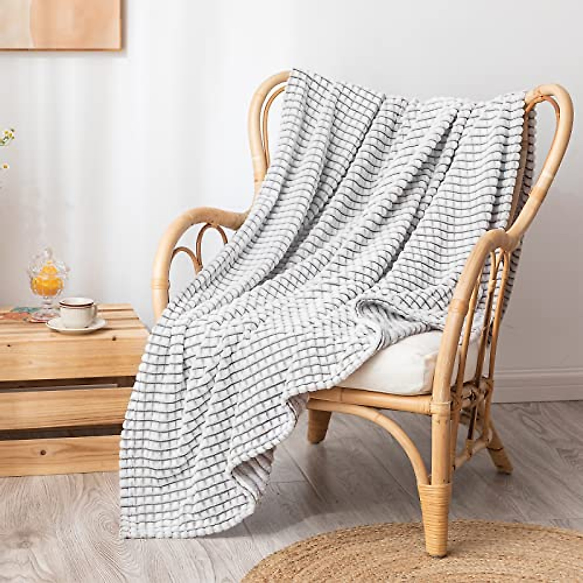 LOMAO Flannel Blanket Throw Blanket Soft Warm Fleece Blanket Lightweight Blanket with Grid Pattern for Couch Sofa Bed Chair Home Decor (Grey+Flannel, 51"x63")