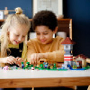 LEGO Minecraft The Crafting Box 3.0 21161 Minecraft Brick Construction Toy and Minifigures, Castle and Farm Building Set, Great Gift for Minecraft Players Aged 8 and up (564 Pieces)