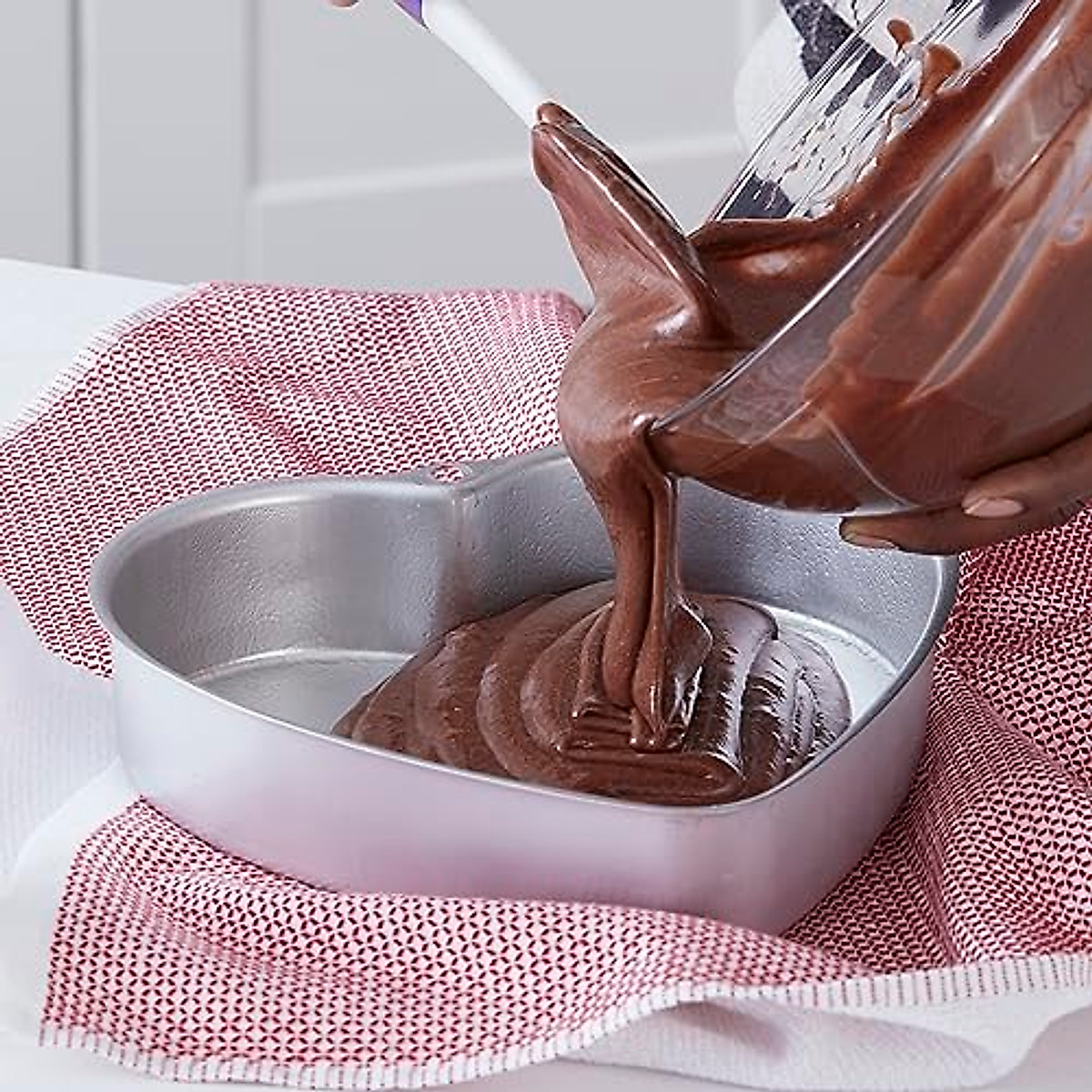 Wilton Decorator Preferred Heart Shaped Aluminum Cake Pan, 10-Inch, Light