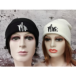 Hepandy Mr and Mrs Beanies Matching Skullies Hats Couples Set, Embroidered Black White Winter Warm Knit Knitted Hat, Honeymoon Wedding Gift