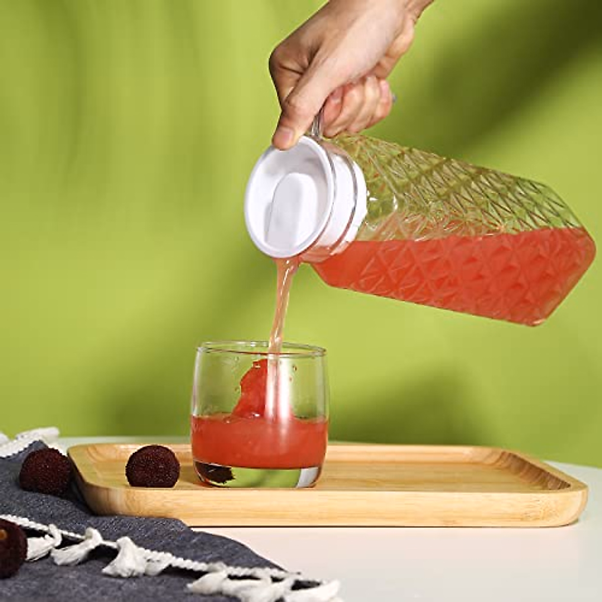 Acrylic Pitcher 37 oz, OEH Unbreakable Plastic Pitcher, Clear Plastic Pitcher with Lid, BPA-Free, Heat-Resistant Small Plastic Water Pitcher for Tea, Sangria, Lemonade, Juice, Milk, Diamond