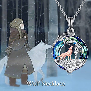 WINNICACA Wolf and Women Gifts Sterling Silver Wolf Necklace Animal Crystal Jewelry Wolf Pendant Gifts for Women