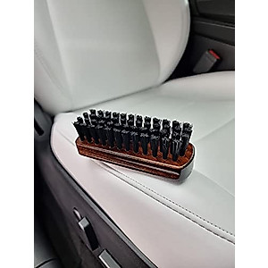 Geist. Leather & Upholstery Cleaning Brush Medium | To clean car seats, leather sofas, and alcantara | For car interiors, furniture, boots, shoes, bags and more