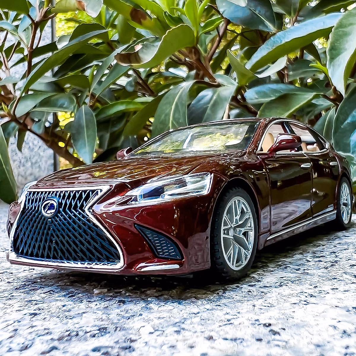 BDTCTK 1/32 Compatible for Lexus Ls500h Model Car, Zinc Alloy Pull Back Toy car with Sound and Light for Kids Boy Girl Gift(Brown)