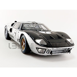 Shelby Collectibles SC404S 1966 Ford GT-40 MK 2 Silver No.7 1-18 Diecast Car Model