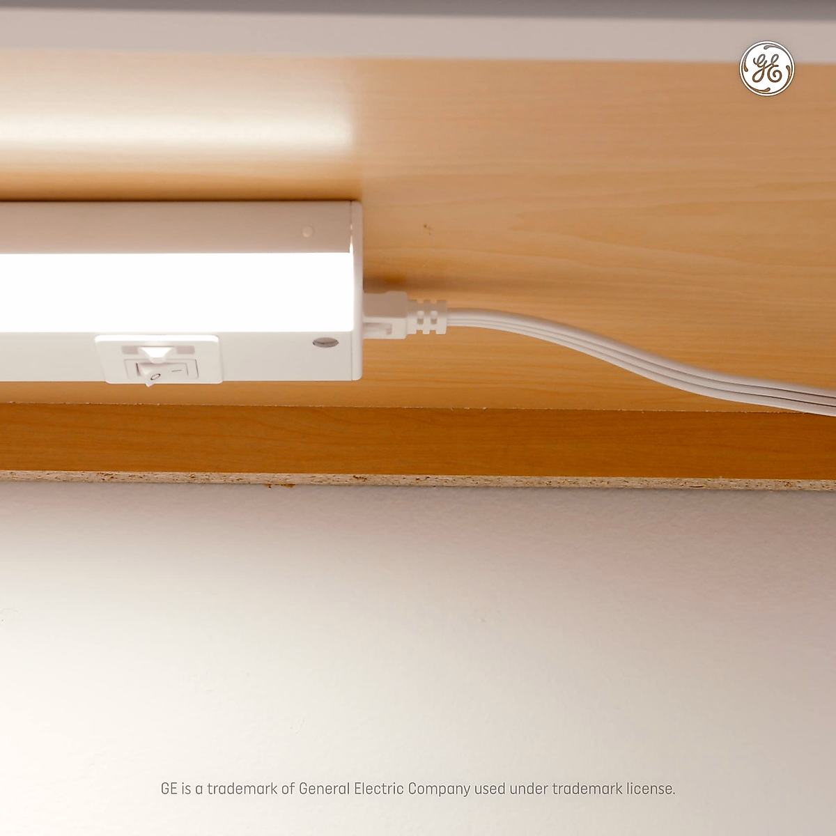 GE LED Undercabinet Light Fixture, Linkable Integrated Plug-In Light Fixture, Daylight, 18in (1 Pack)